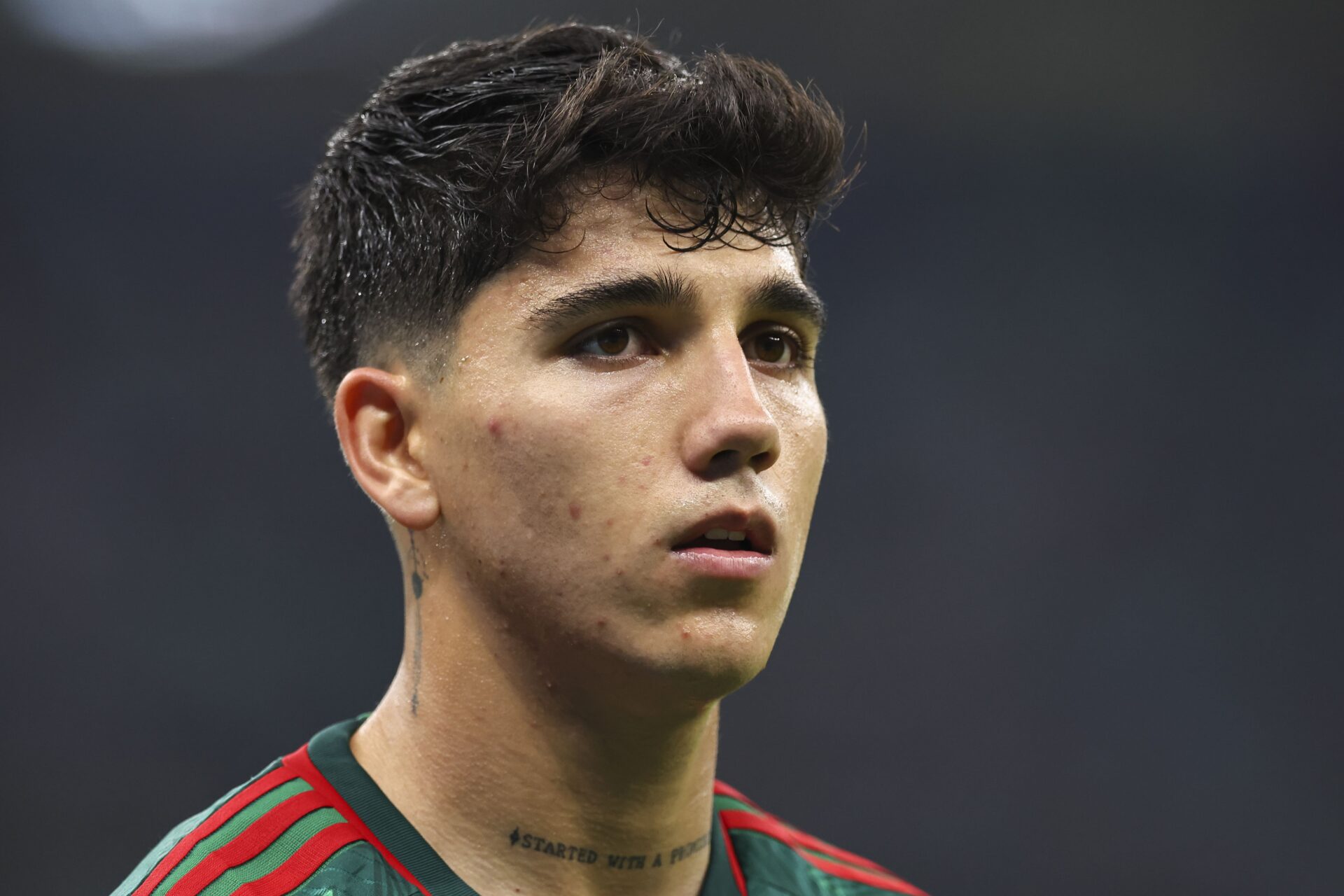 Kevin Álvarez se quiebra la cintura tras Chivas vs América - Libre ...
