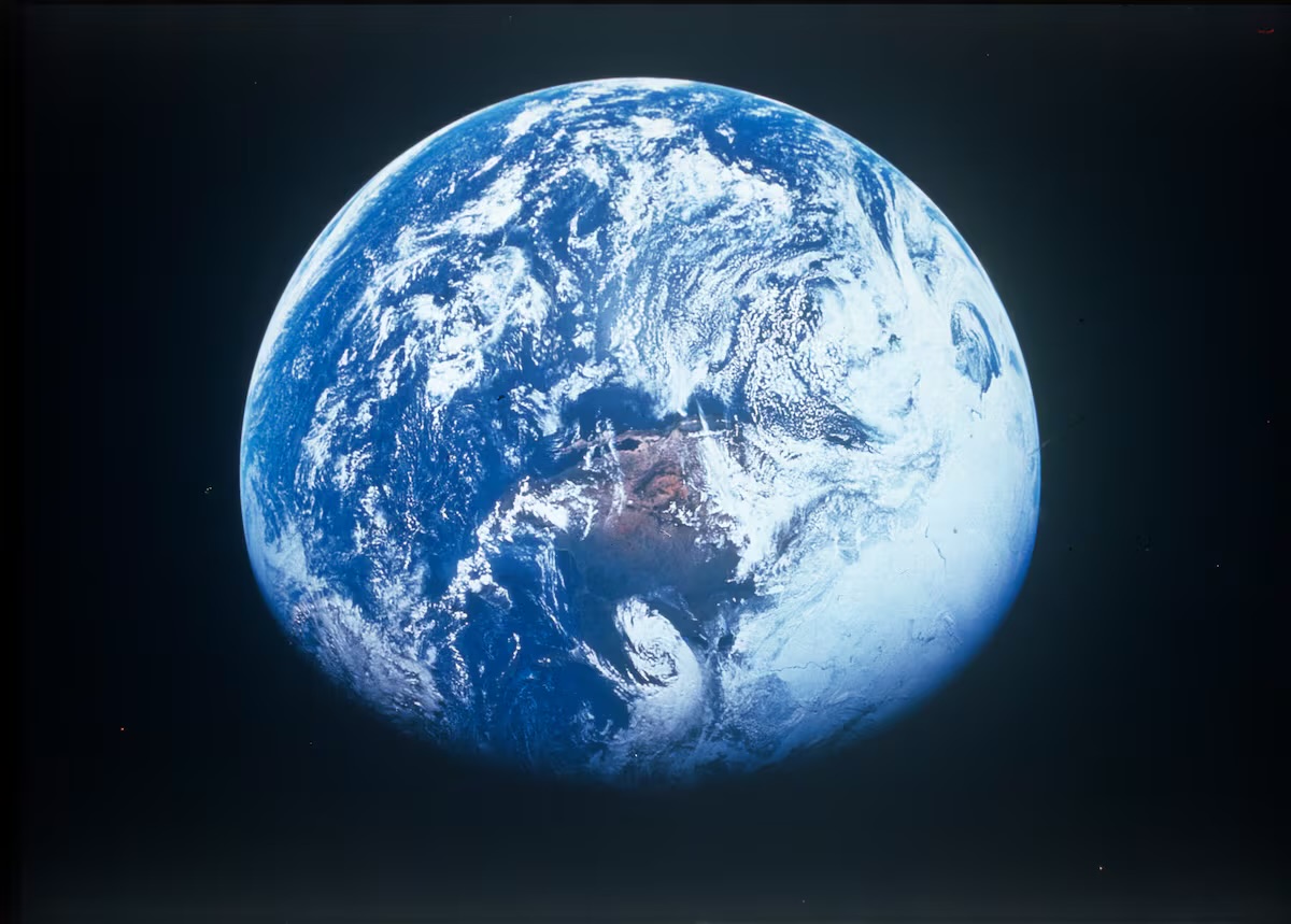 La Tierra se oscurece: un fenómeno que rompe el equilibrio entre ...